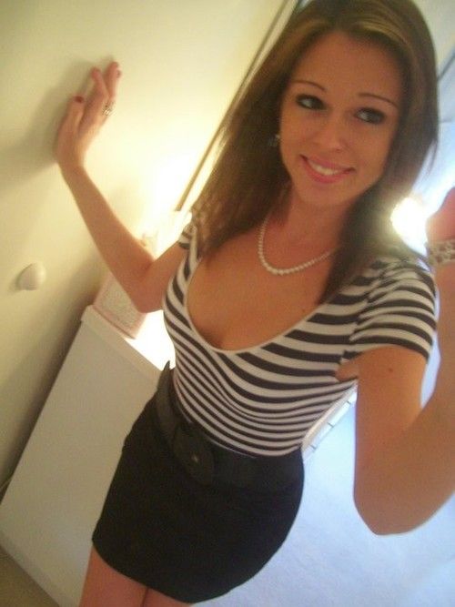Beautiful Women In Sexy Skirts Pic 6213