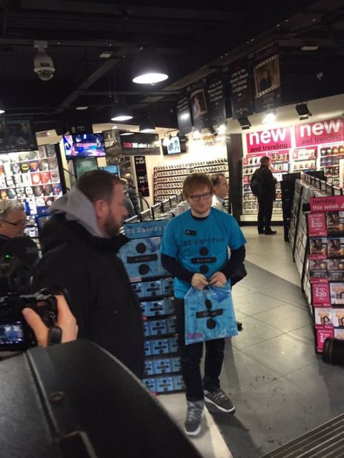 Ed Sheeran Looks Like Hes Queuing Up To Meet Ed Sheeran Pic