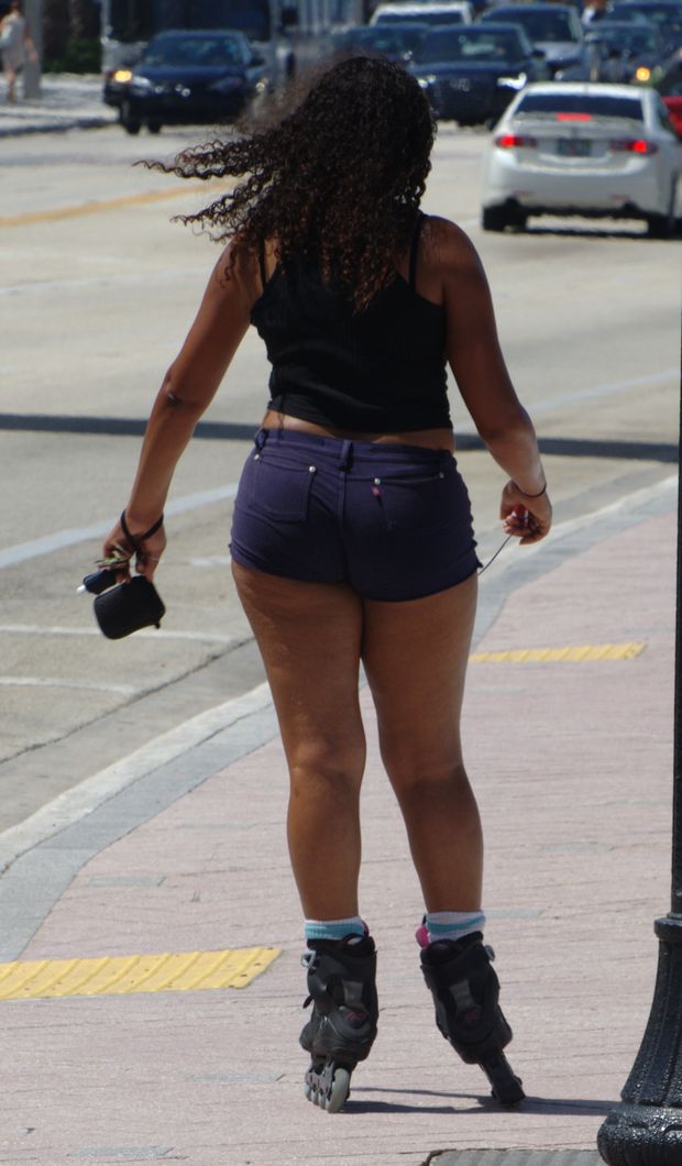 Phat Black Booty Rollin By Pic