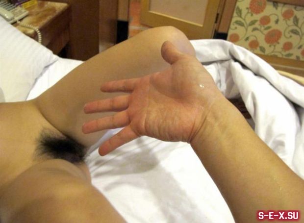 Домашний архив няшной японки с волосатой киской Pic