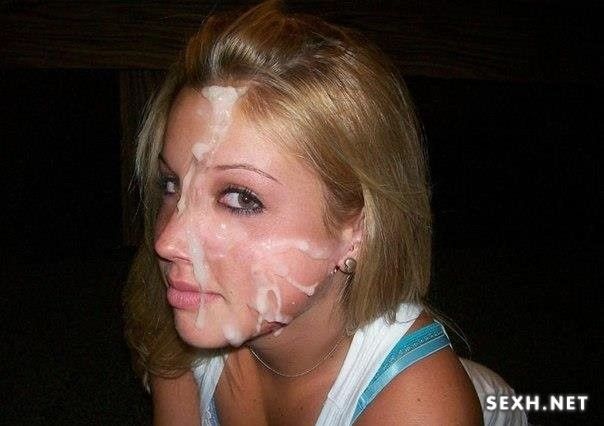 Цыпочки раздвигают руками попки Pic