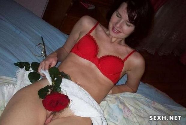 Foto De Симпатичные особы показывают свои обнаженные тела