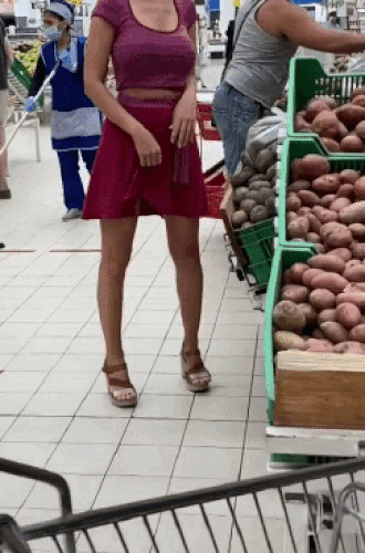 Naughty Lada Flashing Pussy Lezzamoures