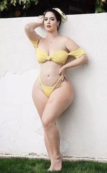 Holly Luyah Bigbutshy
