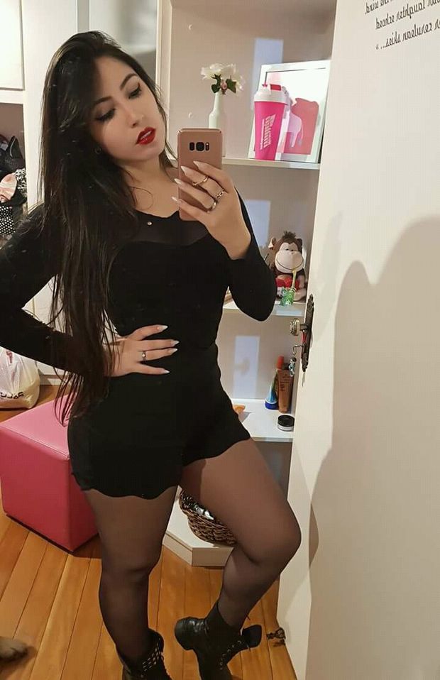 Brunette Selfie Iii Tonny