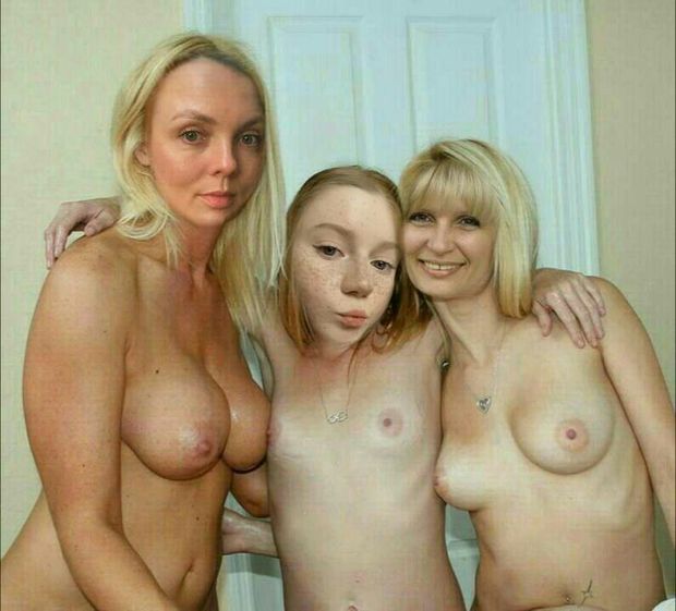 Girlfriends Posing Ambersi 5799