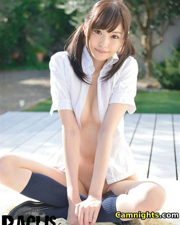 Love This Hot Woman Emote9