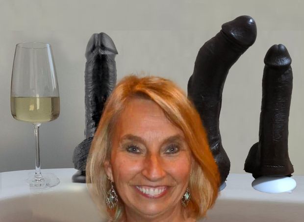 Smiling Milf Lustforsheryl