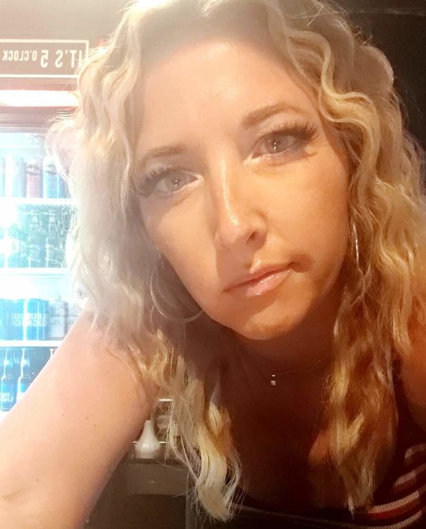 Pam Bar Selfie Curly Hair Male43can