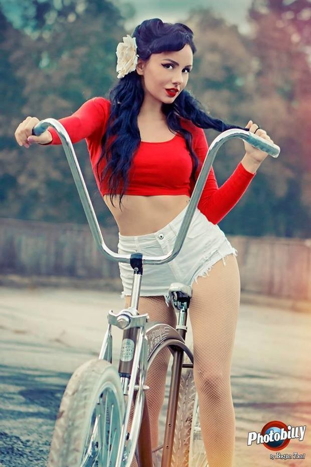 Sexy Brunette Pin Up Stefsx