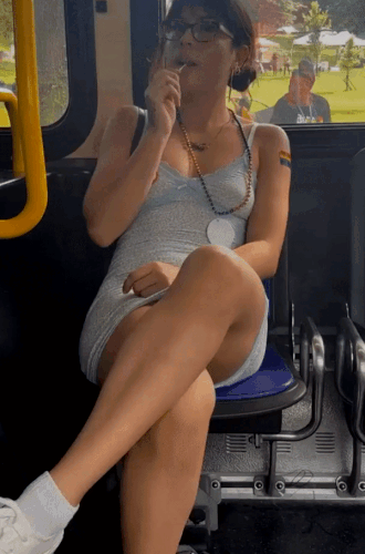 Public Flashing Lezzamoures
