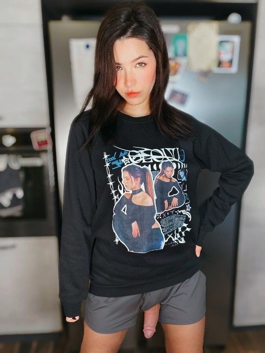 Beautiful Asmr Glow Nude Shows Off Her Merch While Criticanalrole